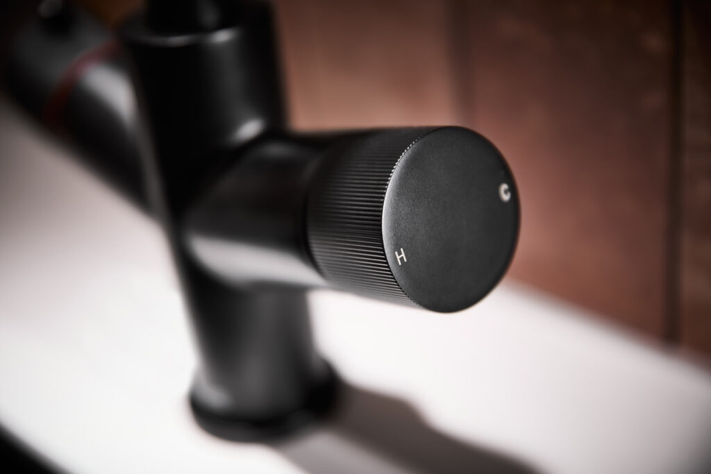 KoGE 4-in-1 Swan Pull Out Spout Hot Water Tap | Matte Black | Scudo ...