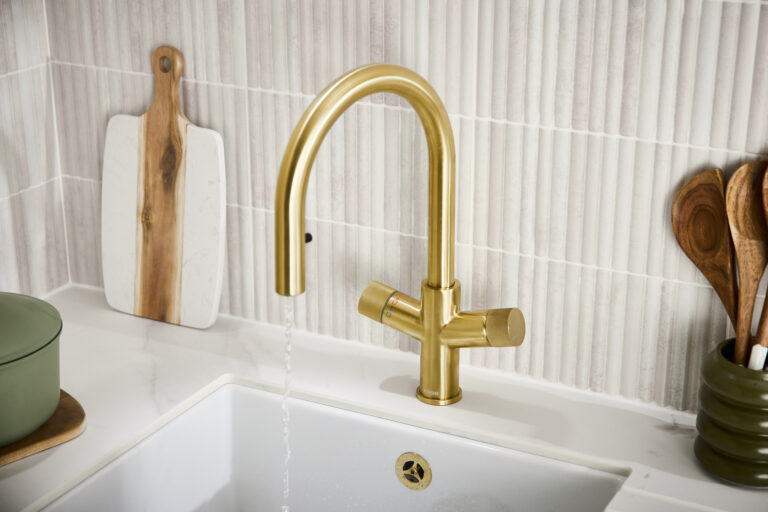 KoGE 4-in-1 Swan Pull Out Spout Hot Water Tap | Brushed Brass | Scudo ...